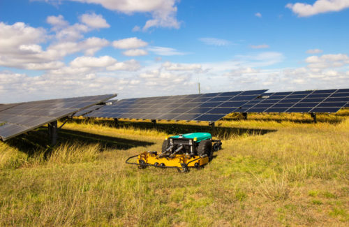 看看这些专门为太阳能行业制造的机器人_行业资讯_资讯_中国AGV网(www.chinaagv.com)_AMR网-专业智能地面移动机器人门户网站！